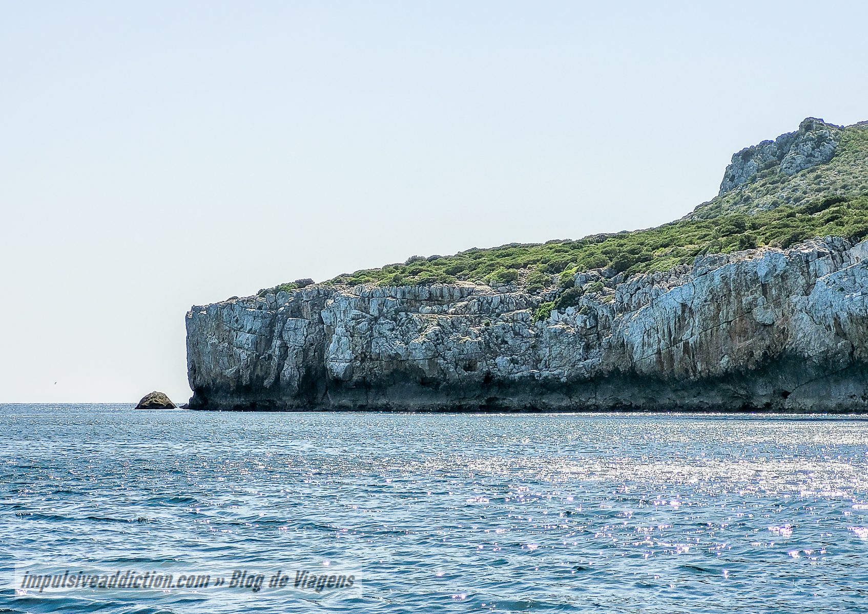 Praia do Ribeiro do Cavalo | Como ir de Barco ou Trilho?